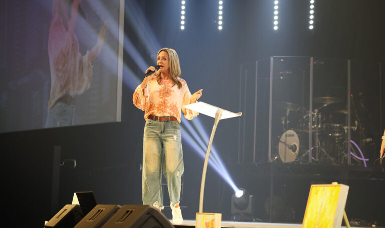 Jennifer Eivaz – Prophet, Pastor, Bestselling Author, International Speaker